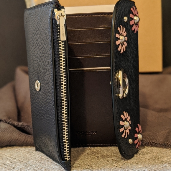 Coach | Bags | Nwt Coach Remi Envelope Wallet W Daisy Applique | Poshmark